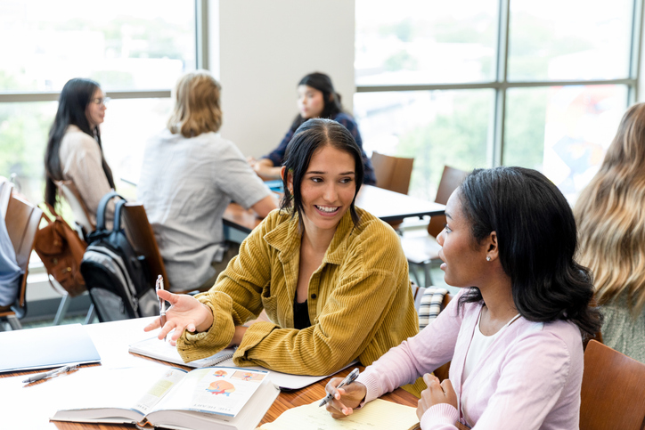 Top 8 Part-Time Jobs for College Students in 2025 - NextStudent.com